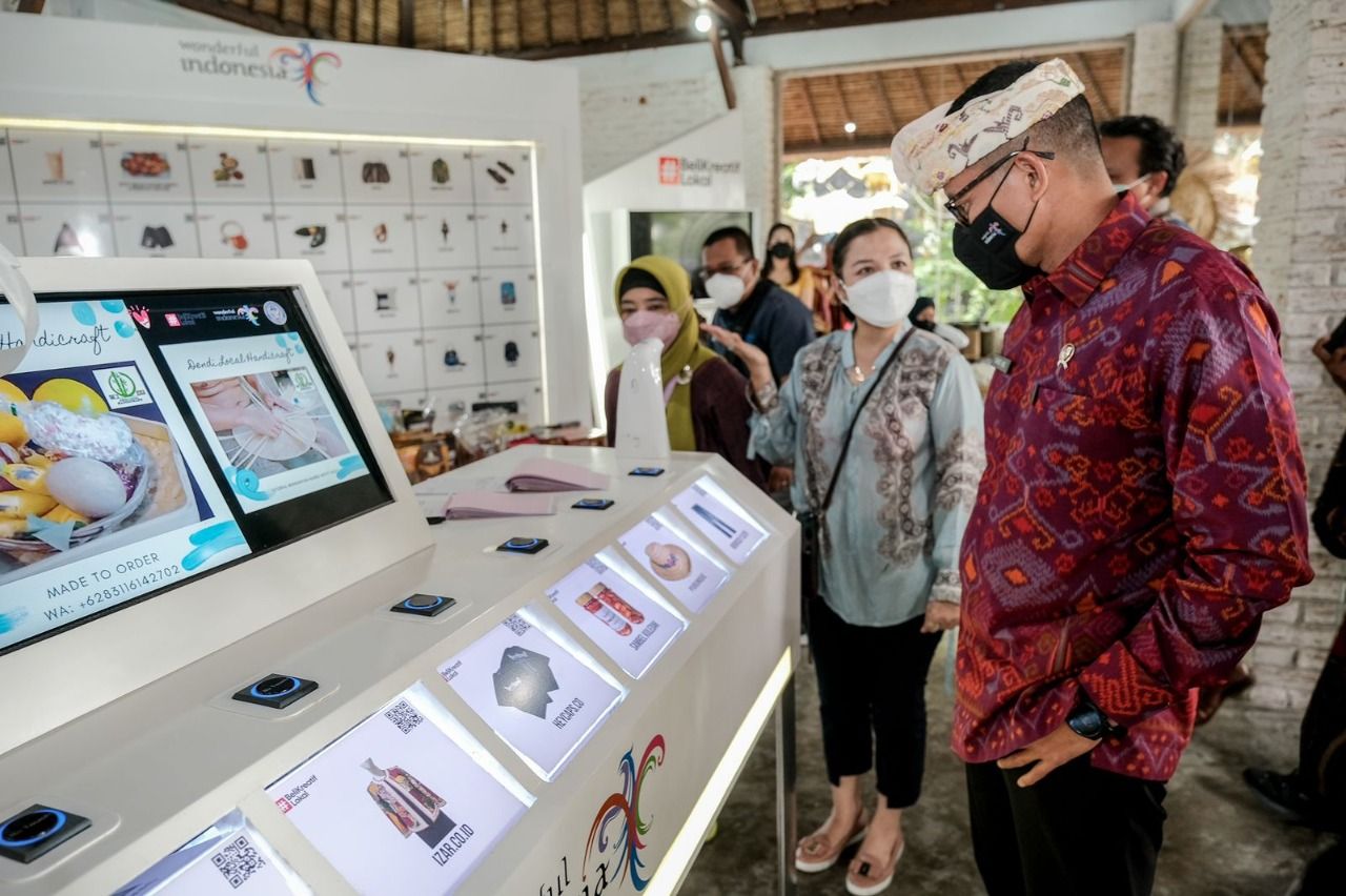 Produk Ekraf di Instalasi Planogram Kemenparekraf Banyak Diminati ...