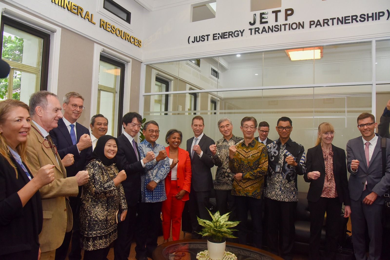 Peresmian Sekretariat JETP Bantu Akselerasi PLN Wujudkan Transisi ...