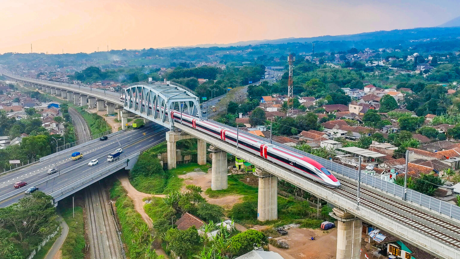 CREC Dalam Sejarah Kereta Cepat Pertama Di Indonesia - sinarharapan.net