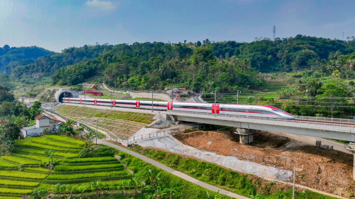 CREC Dalam Sejarah Kereta Cepat Pertama Di Indonesia - sinarharapan.net