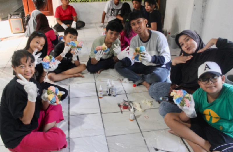 Anak-Anak Belajar Bicara Dan Percaya Diri di Pojok Gang Satoe ...