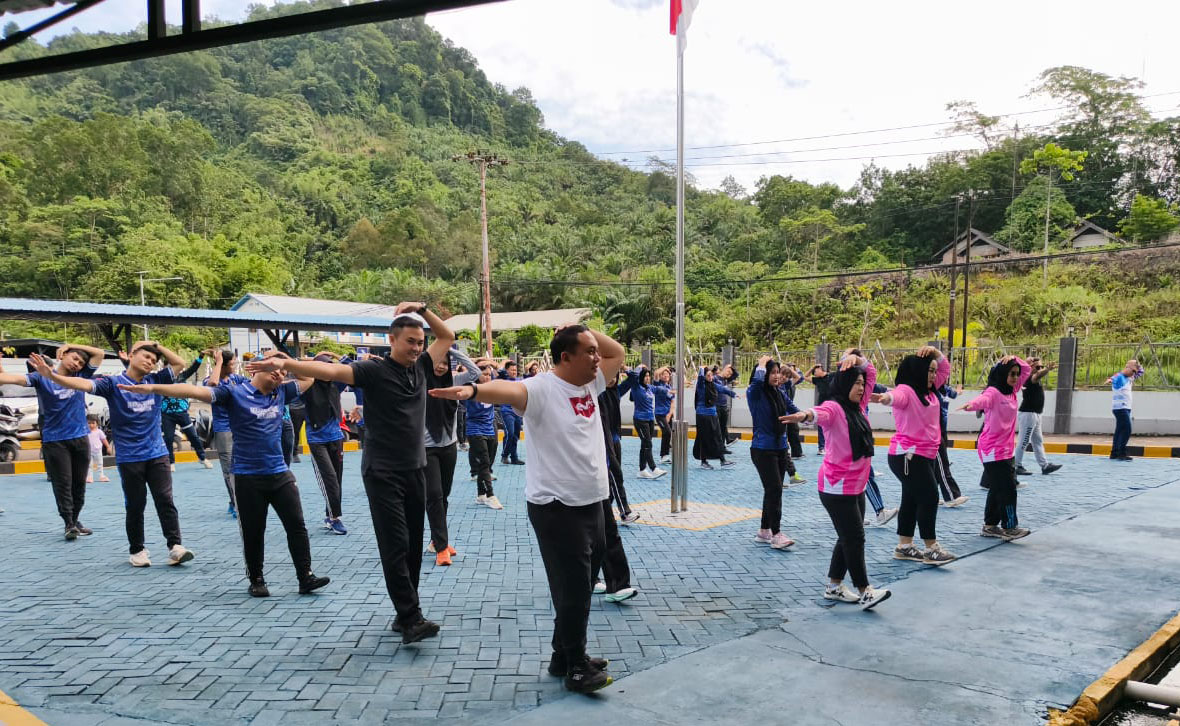 Tingkatkan Kebugaran dan Kekompakan, Imigrasi Entikong Gelar Jumat ...